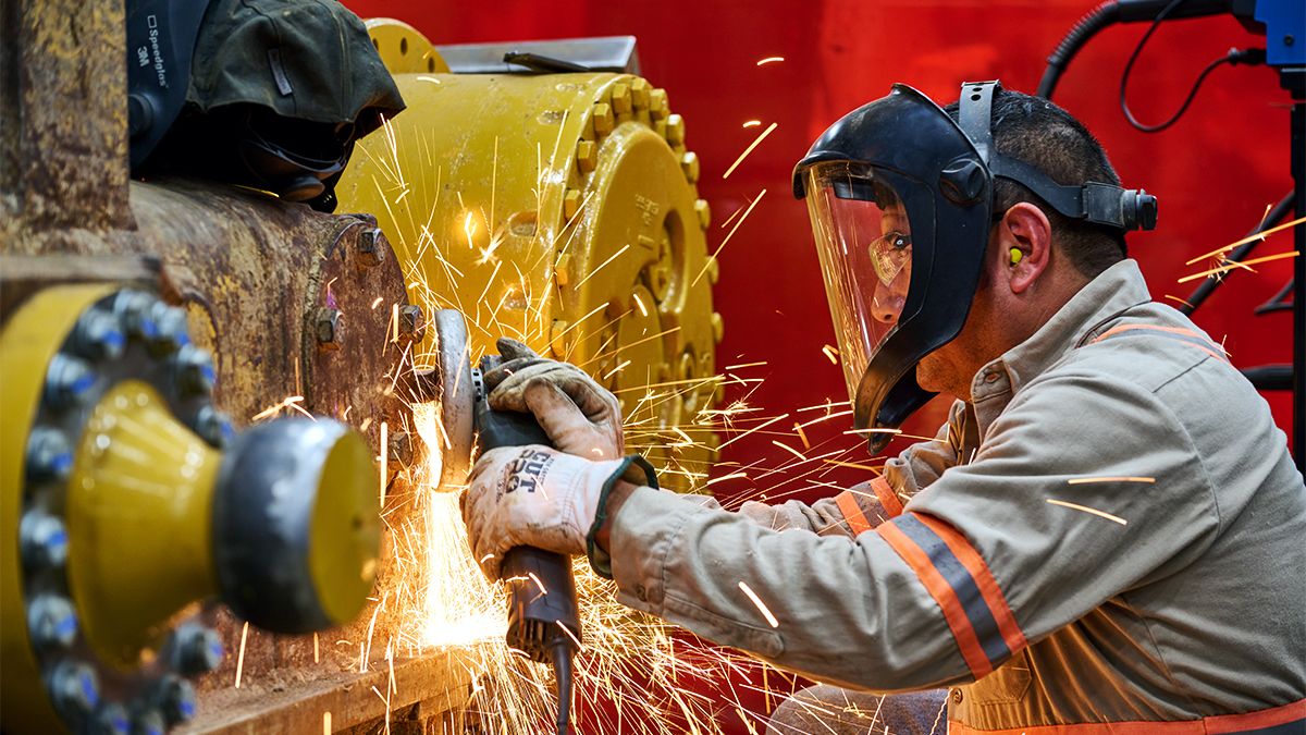 Repairing Heavy Equipment: Four Factors To Consider | Cat | Caterpillar