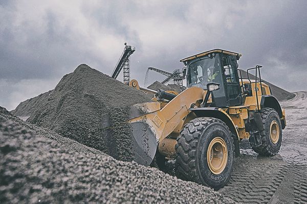 Radial or Bias: Which Tires Are Right for Your Wheel Loader? | Cat ...