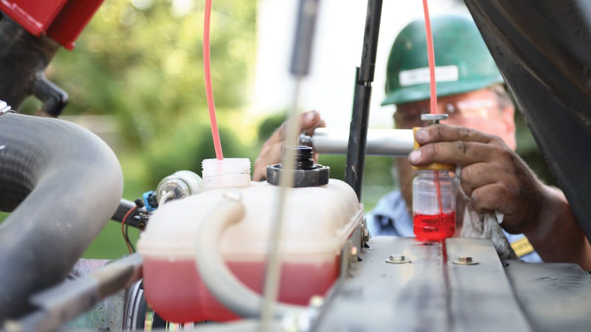 Extend Oil Drain Intervals with Cat Fluids & Filters | Cat | Caterpillar